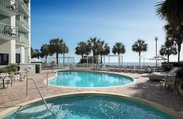 4 Vibrant Oceanview Rooms Near Family Kingdom Park - Myrtle Beach, SC