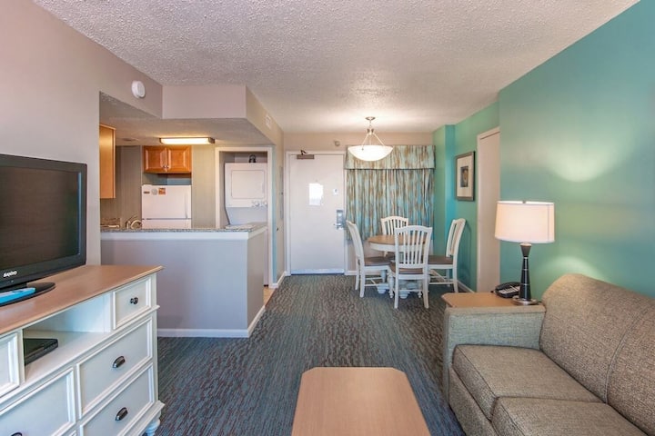 2 Suites W/ Kitchen, Pool & Free Breakfast! - Myrtle Beach, SC