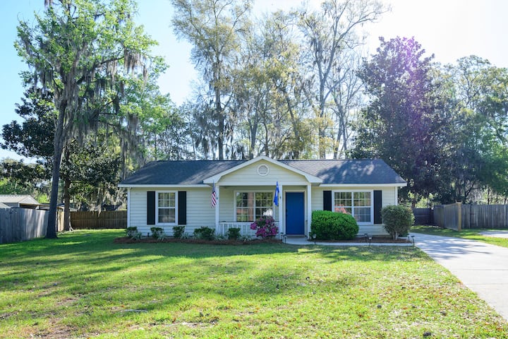 The Palmetto Blue Cottage. 5 Min To Parris Island - Beaufort, SC