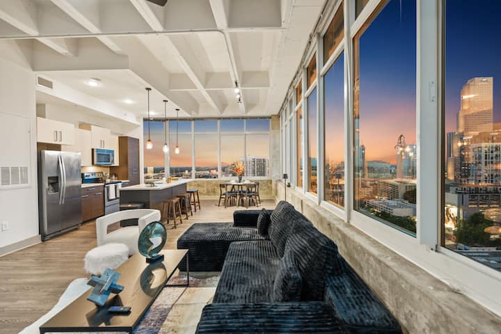 Walk To Fifa | King Suites | Skyline + Pool - Atlanta, GA