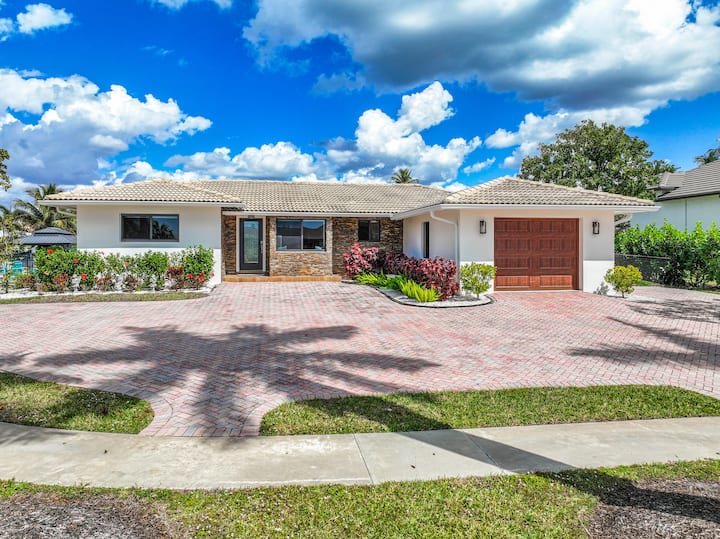 821 Apple Court - Marco Island, FL