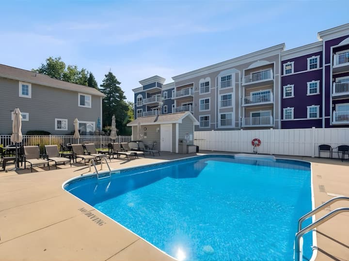 Lakebound - Union Pier, MI