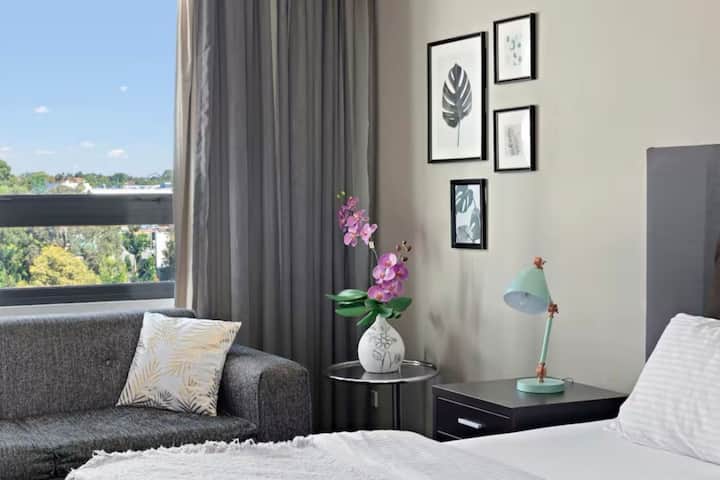 Studio Haven With Ultimate Convenience-parramatta - Parramatta