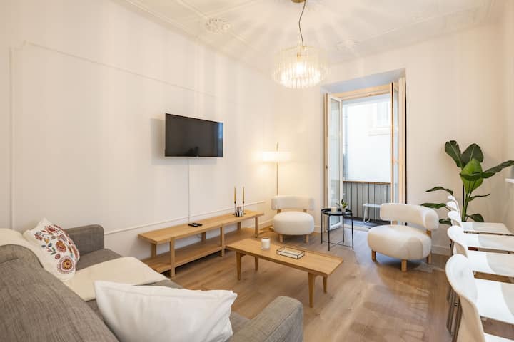 Modern Central 4 Bedroom Haven | Sleeps 10 - Lisbon