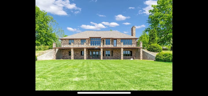 Apartment With River Views And Theater/arcade - Nauvoo, IL