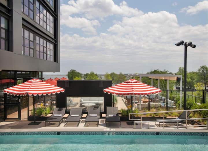 Patapsco River Views | Pool. Balcony. Full Kitchen - Baltimore, MD