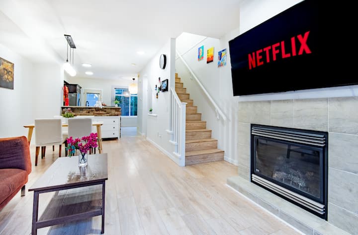 Peaceful Entire 2-bedroom 2-bathroom Townhouse - Port Moody
