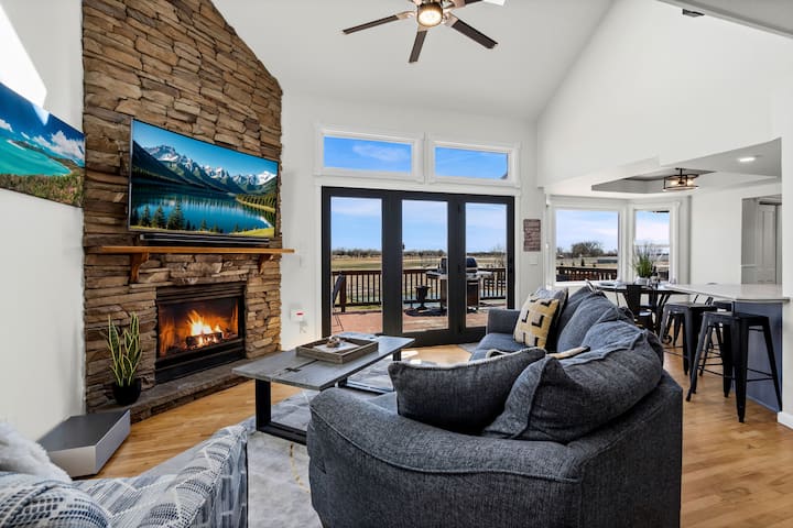 The Lake House On Boyd | Private Boat Ramp & Dock - Loveland, CO