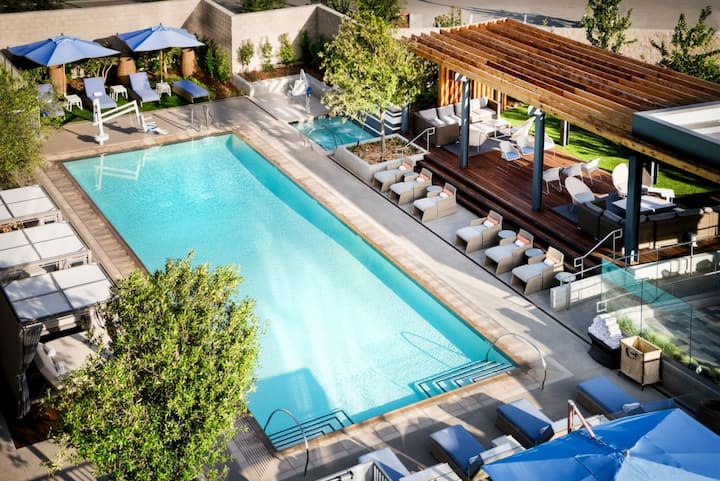 Near Stanford | 4-diamond Stay + Pool & Dining - Redwood City, CA