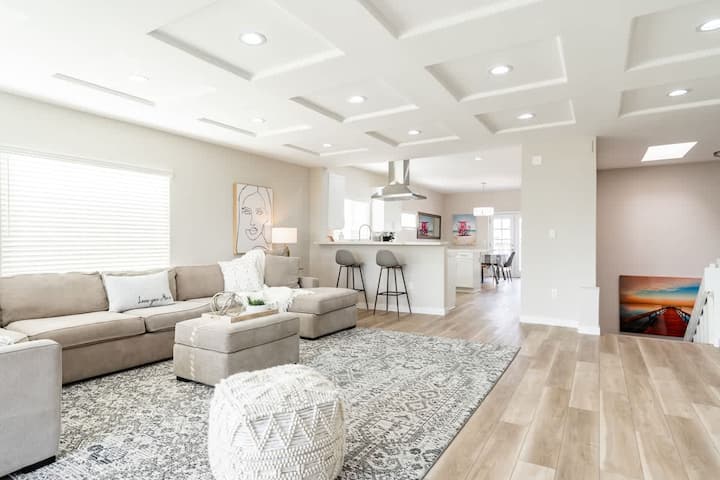 1 Block To Sand Huge 4br/3ba Modern Home - Mission Bay, CA