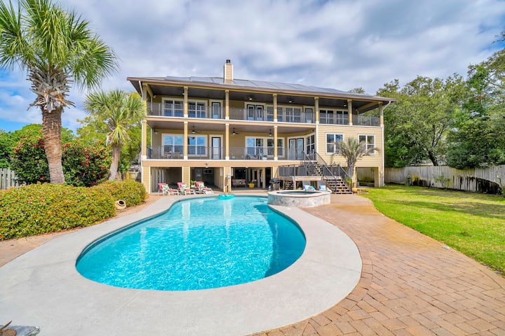 The Bay House | Bayfront Pool, Dock & Game Room - Fort Walton Beach