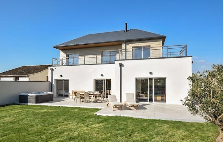 Nice Home In Creances With Sauna - Jersey
