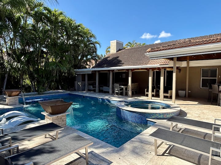 Plantation Resort Retreat • Pool, Hot Tub - Plantation, FL