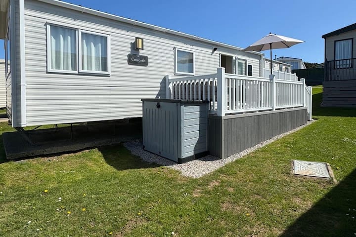 Family Caravan - Sleeps 4 - Dog Friendly - Parking - Perranporth