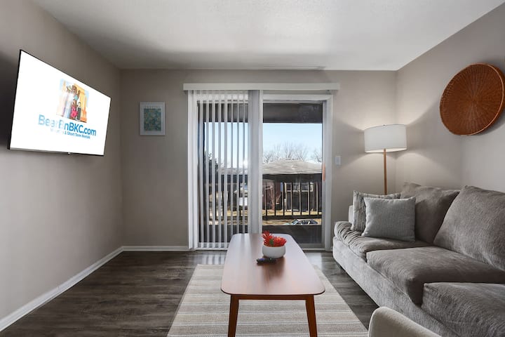 Sleeps 4, 2 Bedroom Apt. W/ King Beds, Fifa Ready - Kansas City