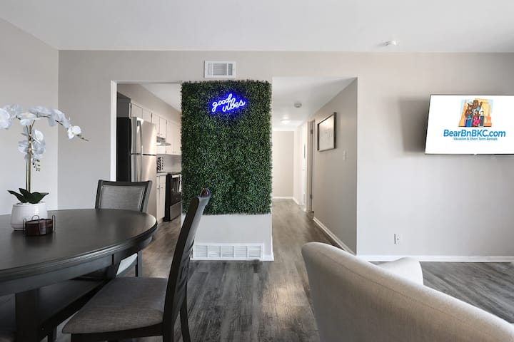 Sleeps 4, 2 Br W/ Kings, Mins From Kc Stadium - Kansas City, KS