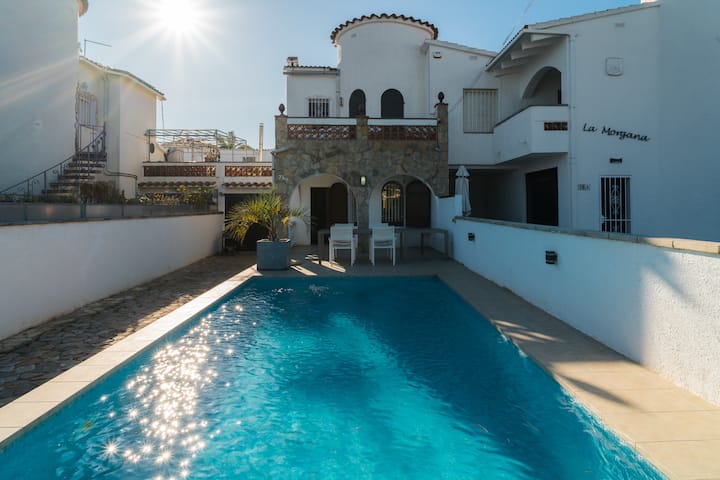 Villa W/ Private Pool | Parking | 3 Doubles (6) - Empuriabrava