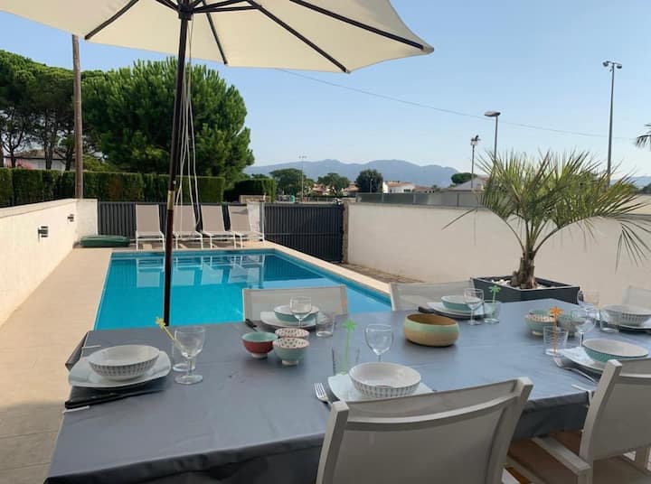 3br House With Private Pool, Parking & Wifi (6) - Empuriabrava