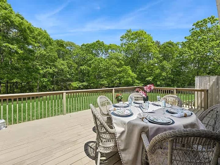 Vaulted-ceiling Cottage | Deck + Private Yard - Quogue, NY