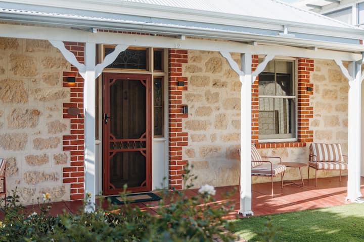 William Murray House – Historic Home With Alfresco - Fremantle