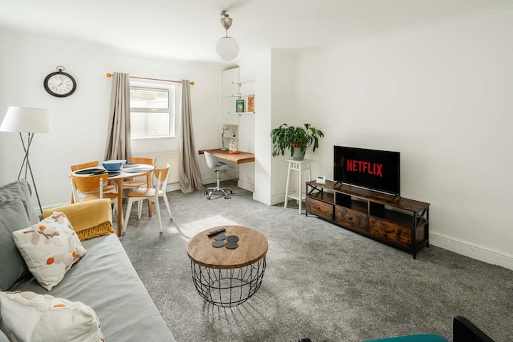 Bright 2br Home With Private Patio - Cockfosters