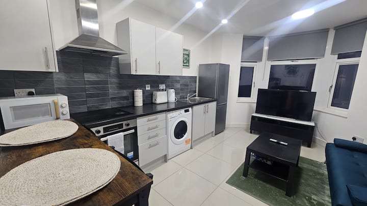 Chic 1br Ground Floor Apartment Near Centre - Cardiff