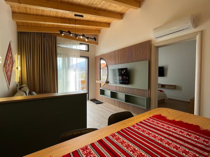 Selva Cabin 3 — The Mountain Base - Peștera