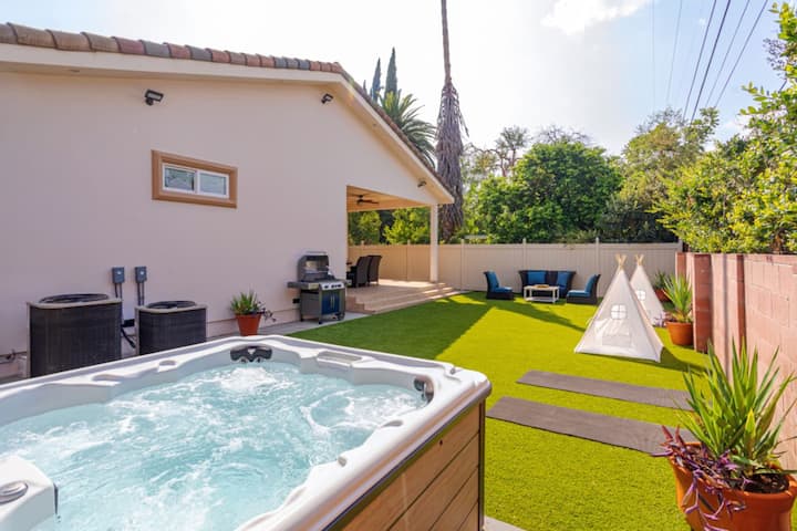 4br Glen Retreat | Spa, Bbq, Universal Studios - Los Angeles, CA