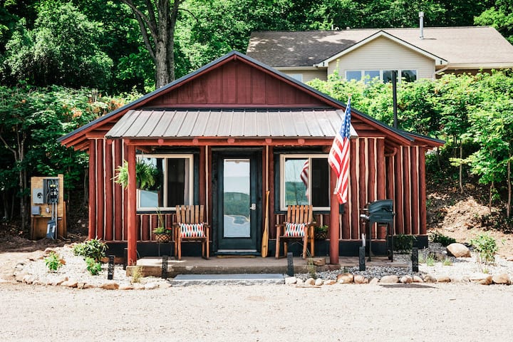 Vintage Twin Cabin On Lake Charlevoix, Boat Rental - Boyne City, MI