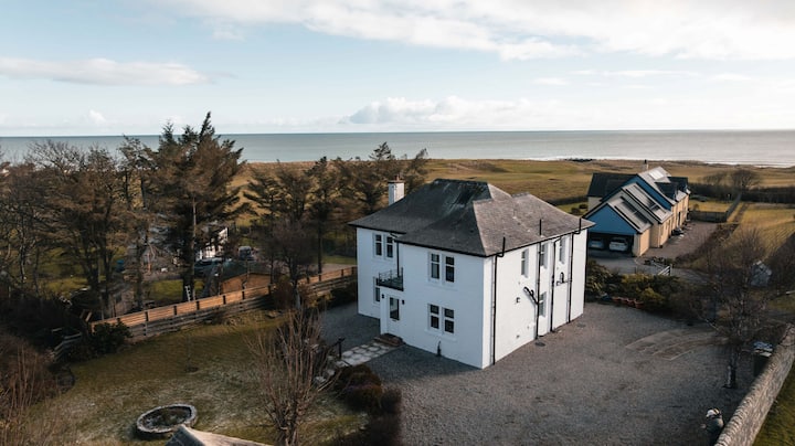 Beachfront 4 Bed Luxury Home - Helmsdale