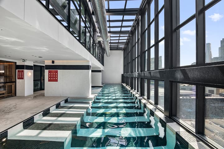 Stylish Unit With Stunning City Views - Australia