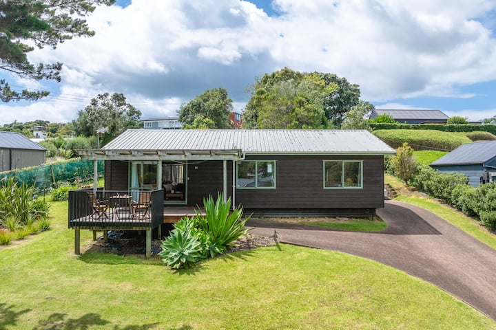 Moa Cottage – Central Oneroa Village - Waiheke Island