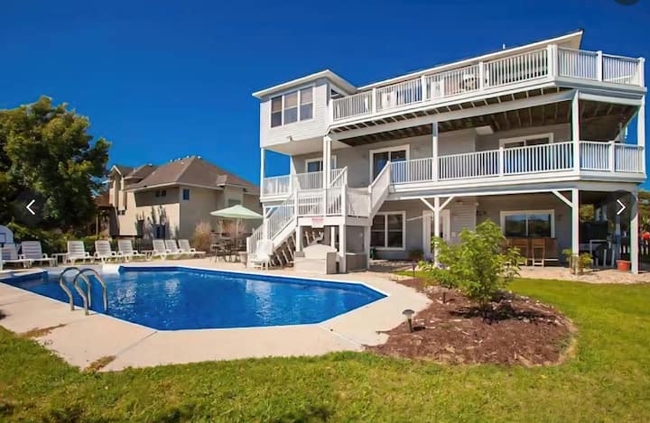Serenity Sound House: Sandbridge Oasis With Pool - Virginia Beach, VA
