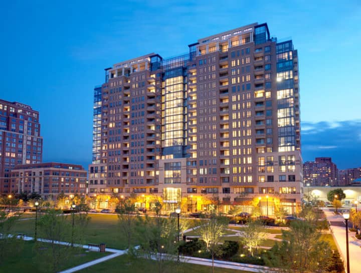 National Landing 2br W. Premier Amenities - Arlington, VA