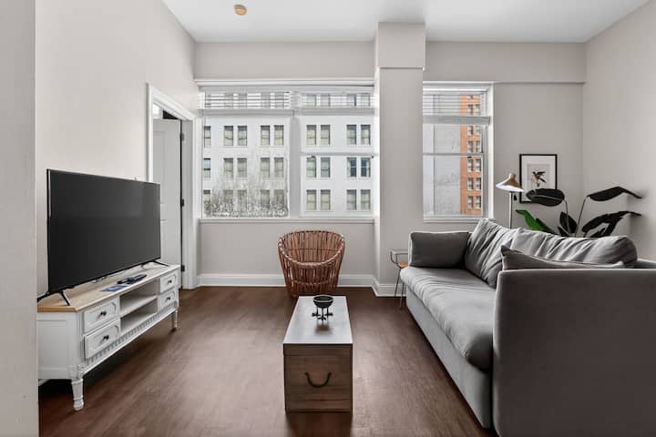 Roami At Duncan Plaza | 1 Bedroom Apartment - Audubon Zoo, New Orleans