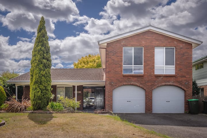 Spacious 4br Family Home - Bbq, Fast Wifi,6min To - Riverside