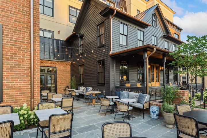 Near Top Wineries | Pet Friendly, Sauna + Dining - Leesburg, VA