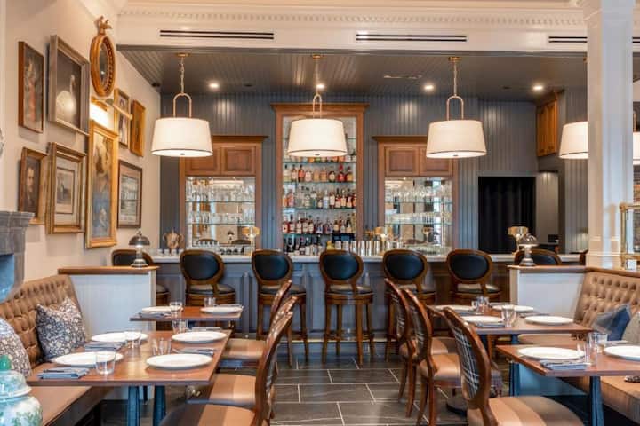 Leesburg Luxury Stay With Dining + Pets Stay Free - Leesburg, VA