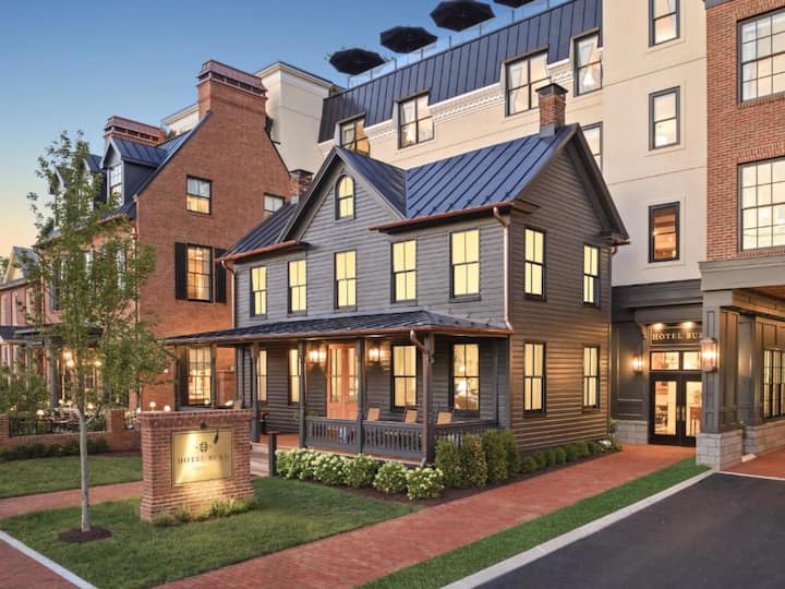 Wine Country Stay | Sauna, Rooftop Views + Dining - Leesburg, VA