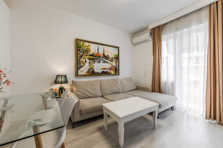 Leo's City View Apartment - Tirana