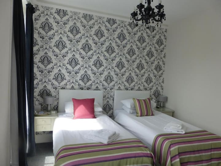 Twin-sdb Privée Avec Douche-vue Sur Rue-. - Aberystwyth