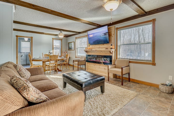 Group Getaway: Walk To Lake Le Homme Dieu! - Alexandria, MN