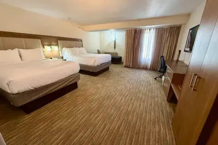 3 Units Near Hudson River W/ Free Parking! - Albany, NY