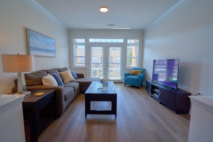 The Arboretum 2br With Courtyard Balcony - Cary, NC