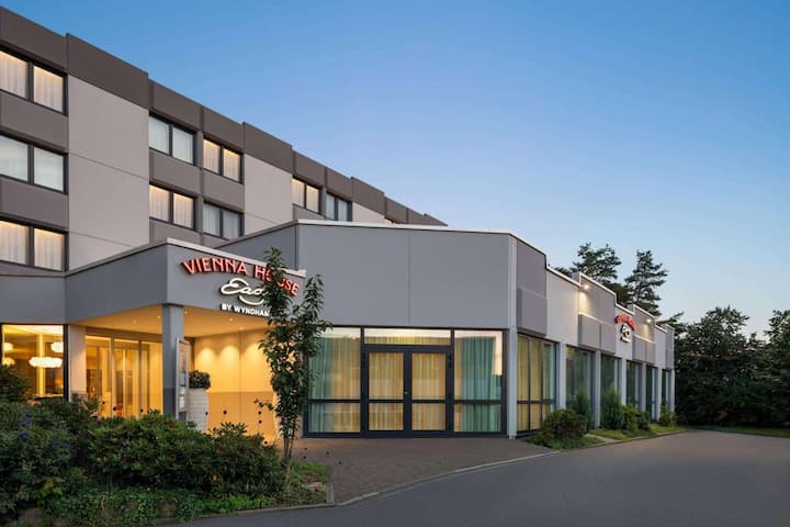 Wyndham Fra | Comfort Room | Transit Chic - Frankfurt