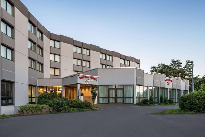 Wyndham Fra | Jr Suite | Skyline Repose - Frankfurt