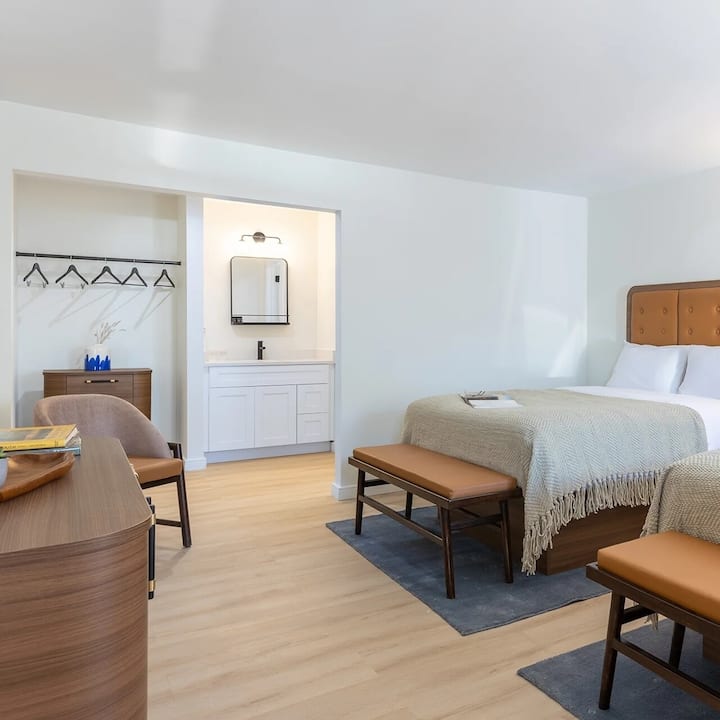 3 Stylish East Nashville Rooms + Pool Access - Nashville, TN