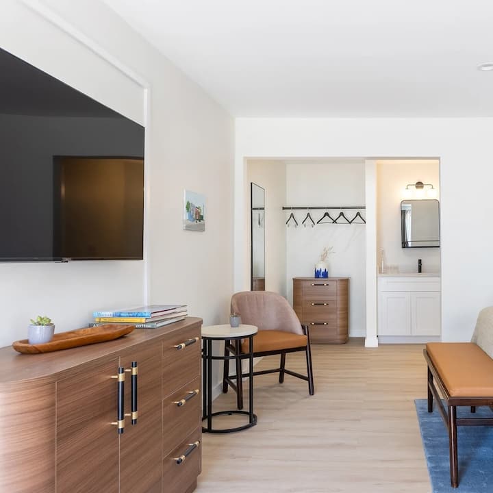 4 Modern Rooms In East Nashville | Pool & Parking - Nashville, TN