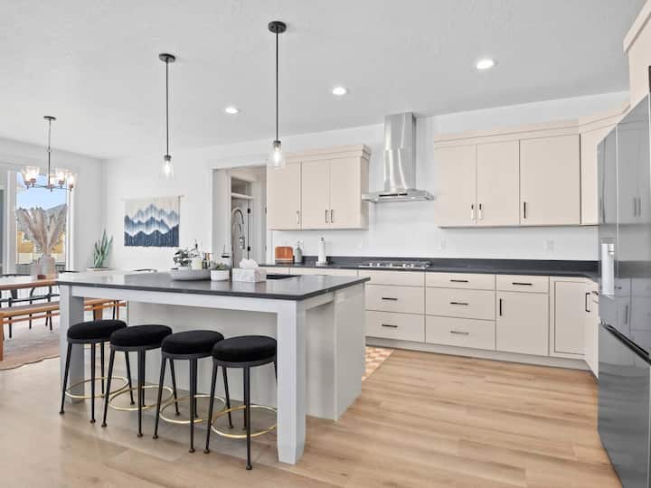 Silicon Slopes Getaway | 2 Kitchens + Private Yard - Lehi, UT
