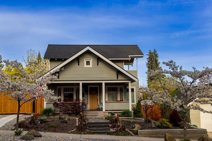 Just Beachy: Steps Away From Lake Cda! - Coeur d'Alene, ID